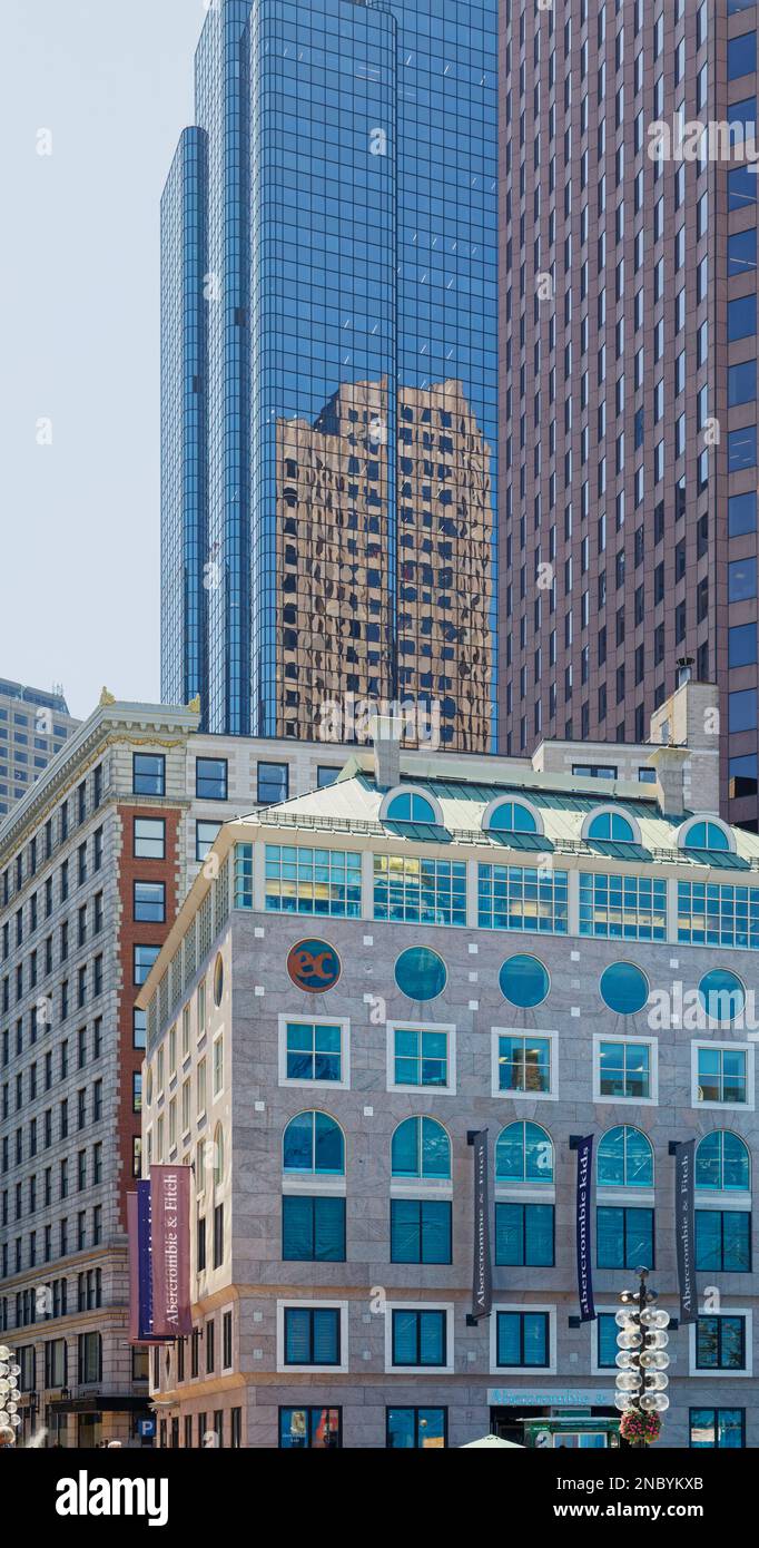 The blue glass of Exchange Place Boston (53 State Street) reflects 60 ...