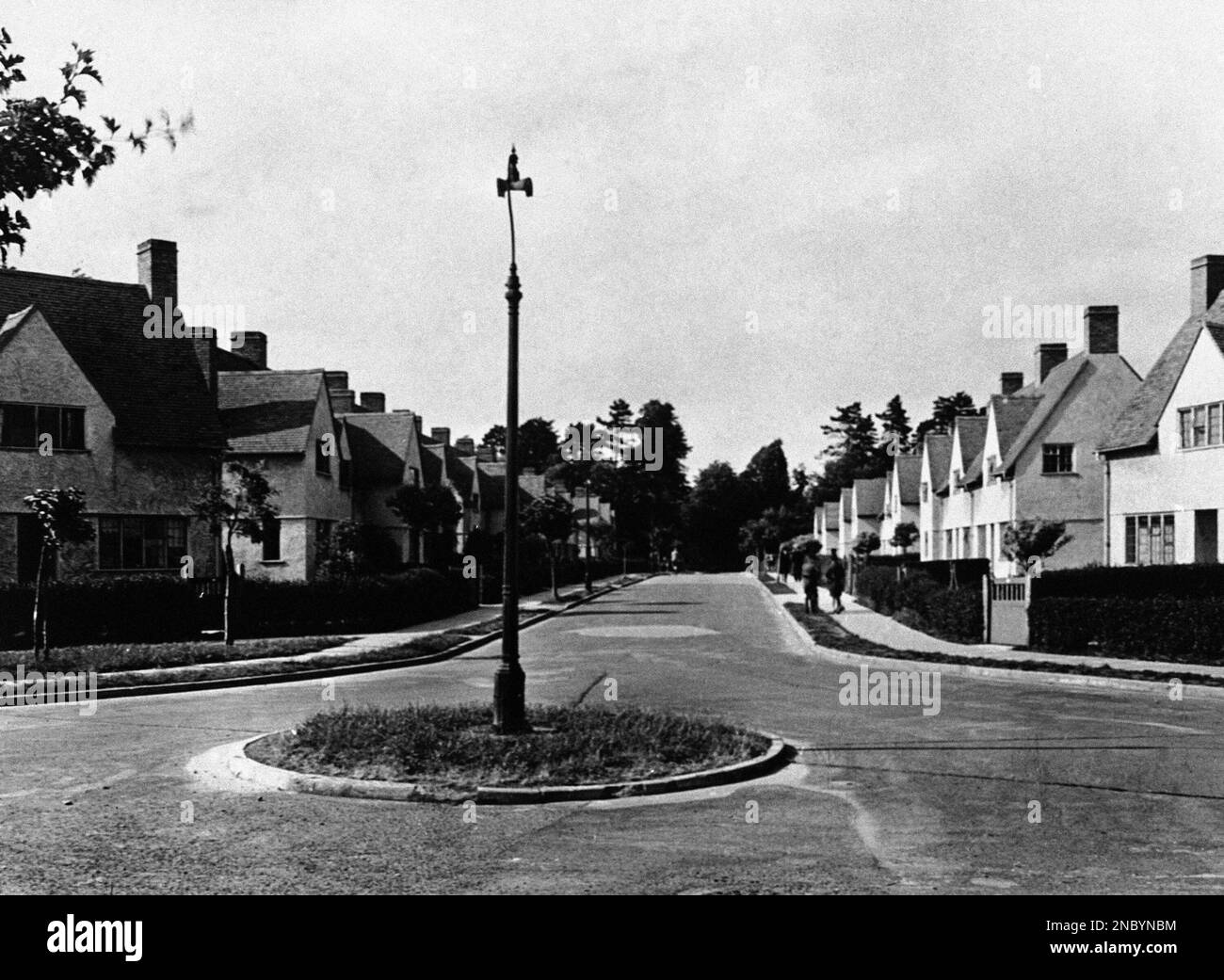 Welsh and Bristol region modern cottage housing, showing the road ...