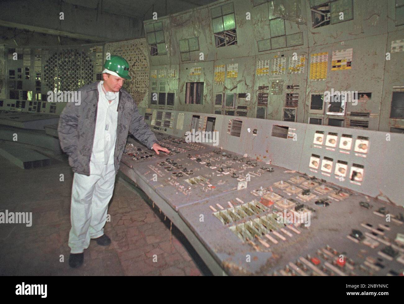 FILE - In this Nov. 10, 2000, file photo, an engineer looks at a ...