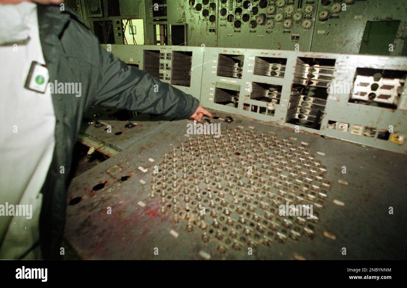 FILE - In this Nov. 10, 2000, file photo, an investigator points at a ...