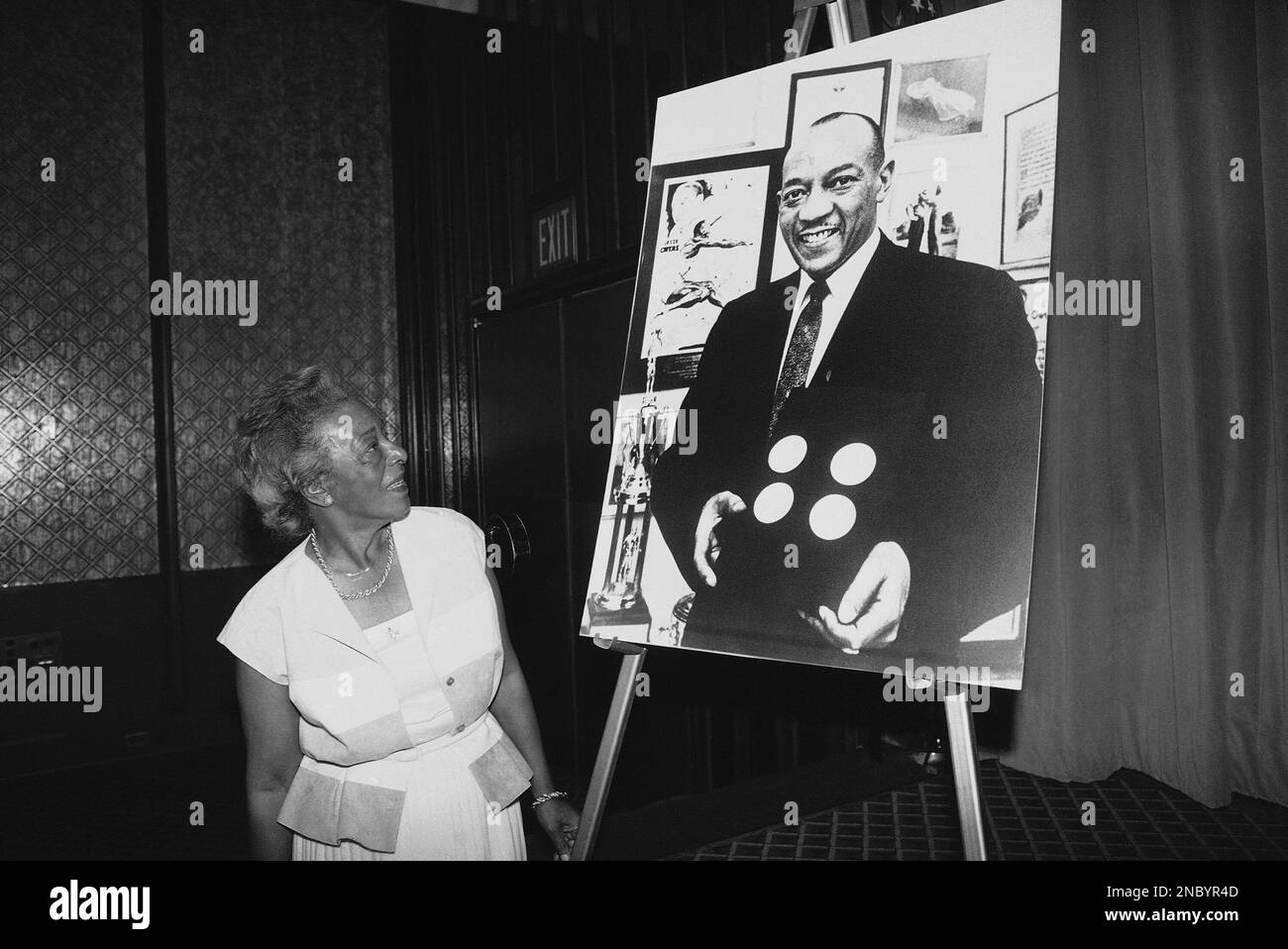 Ruth Owens, widow of athlete Jesse Owens, looks at a picture of her ...