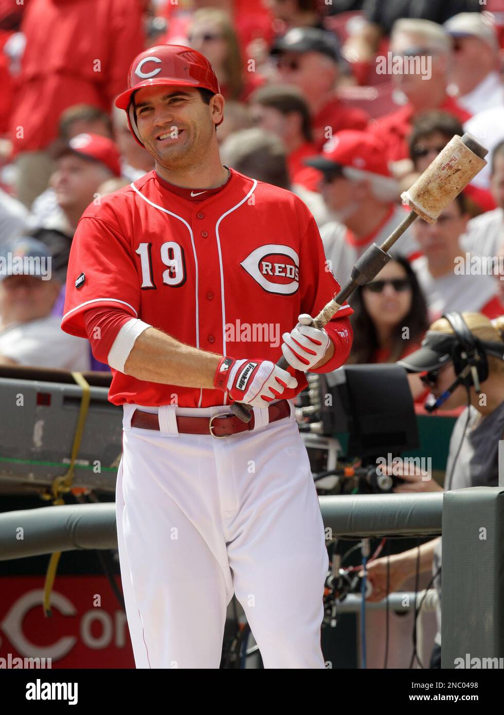 Cincinnati Reds first baseman Joey Votto (19) in action against the ...