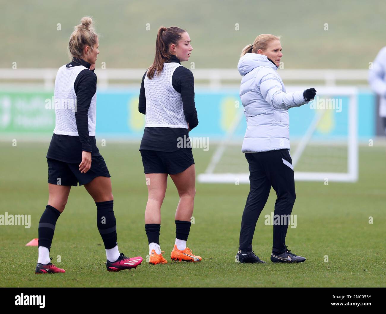 Sarina wiegman england training hi-res stock photography and images - Alamy