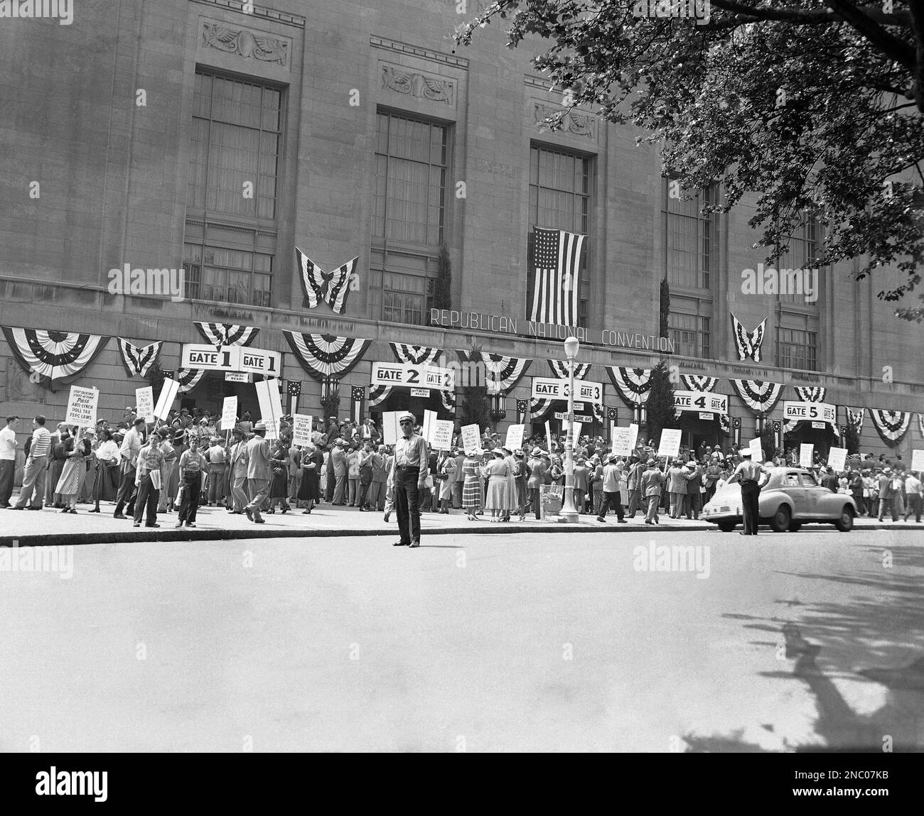 Pickets march in front of Convention Hall in Philadelphia, June 21 ...