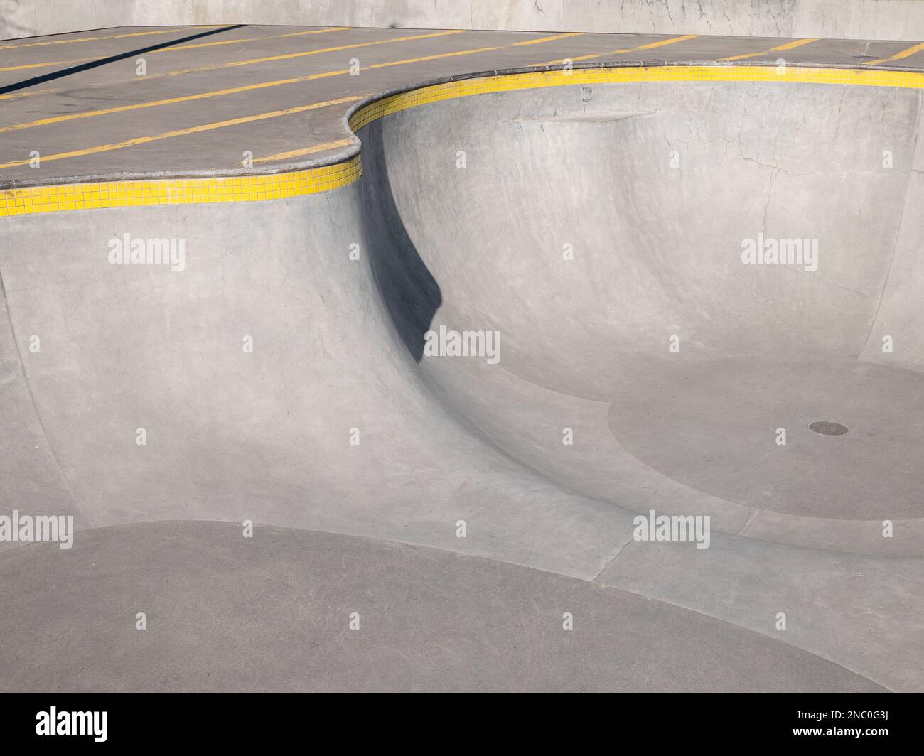 Skate Park pool bowl concrete detail photo Stock Photo - Alamy