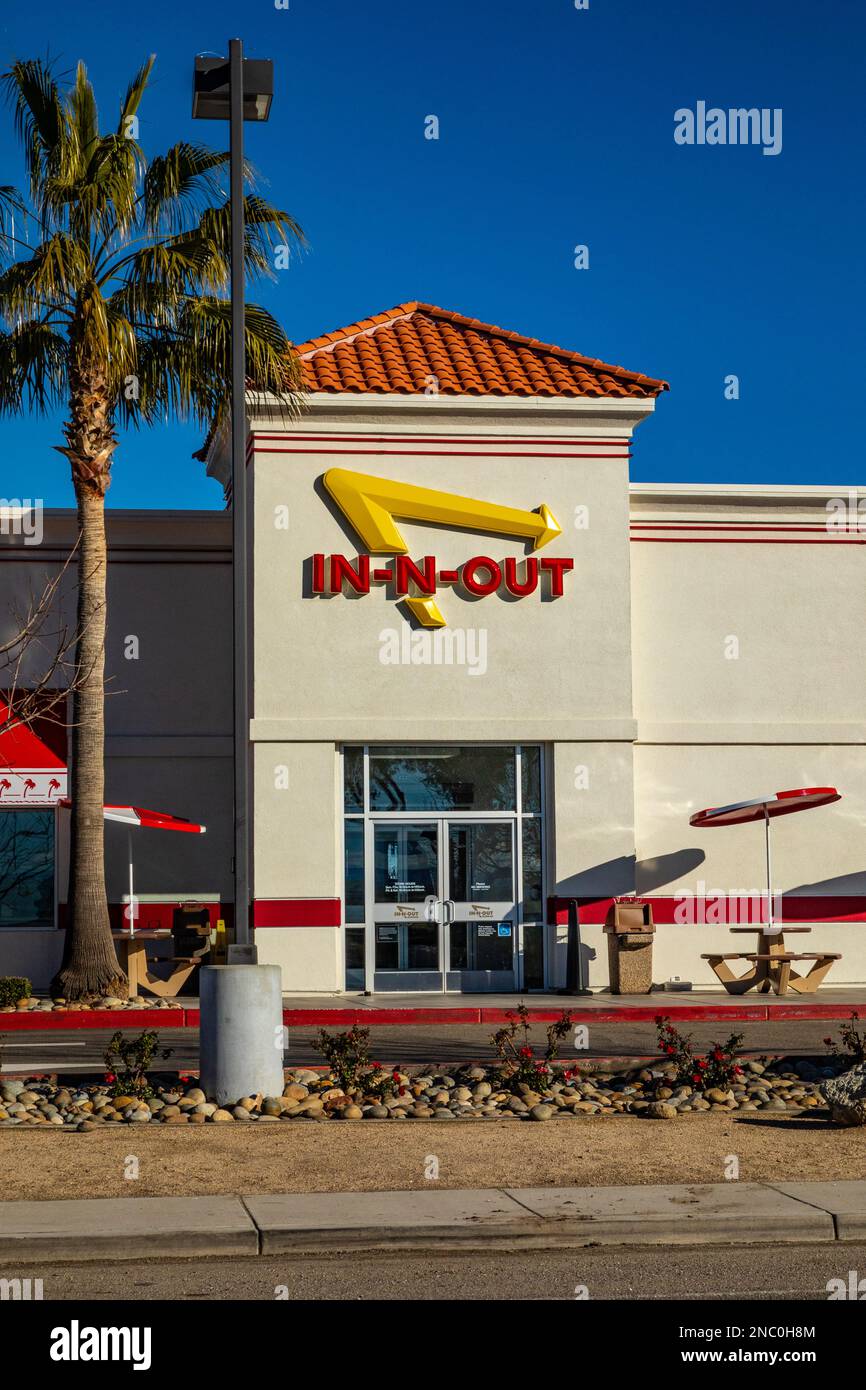 The In-n-Out burger restaurant in Santa Nella California a Truck stop ...