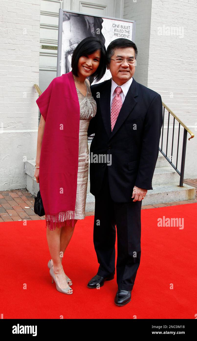 Secretary of Commerce Gary Locke, right, and his wife Mona Lee Locke ...