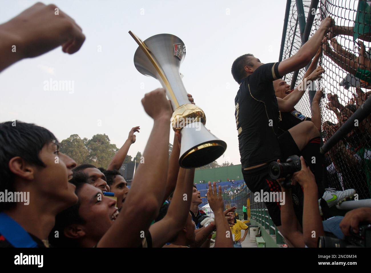Mexico's U-20 soccer players show off their trophy to fans after ...