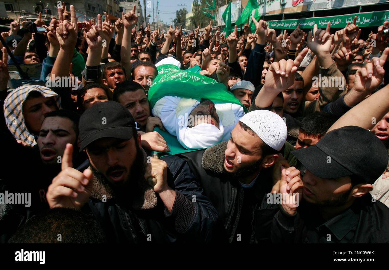 Palestinian mourners carry the body of Hamas militant Mohammed Awaja ...