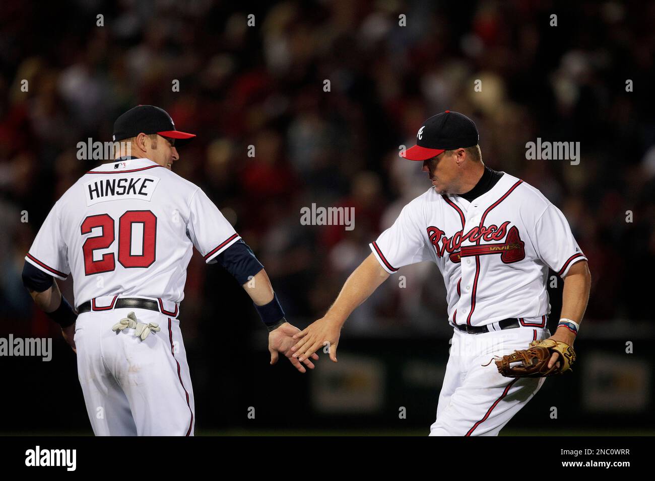 Atlanta Braves third baseman Chipper Jones (10) an Atlanta Braves left ...