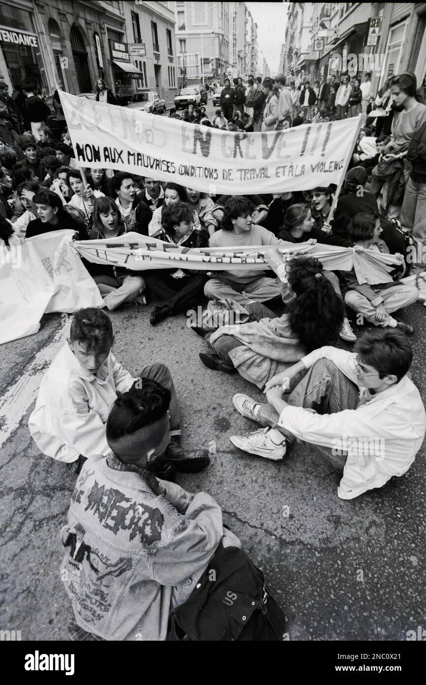 Archives 90ies: Pupils protest against violences at school, Lyon ...