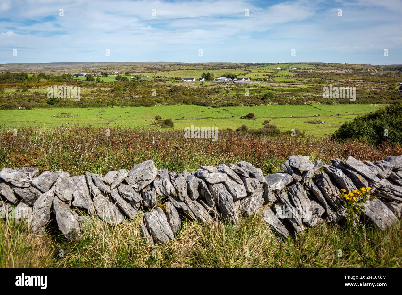 Stone fence hi-res stock photography and images - Alamy