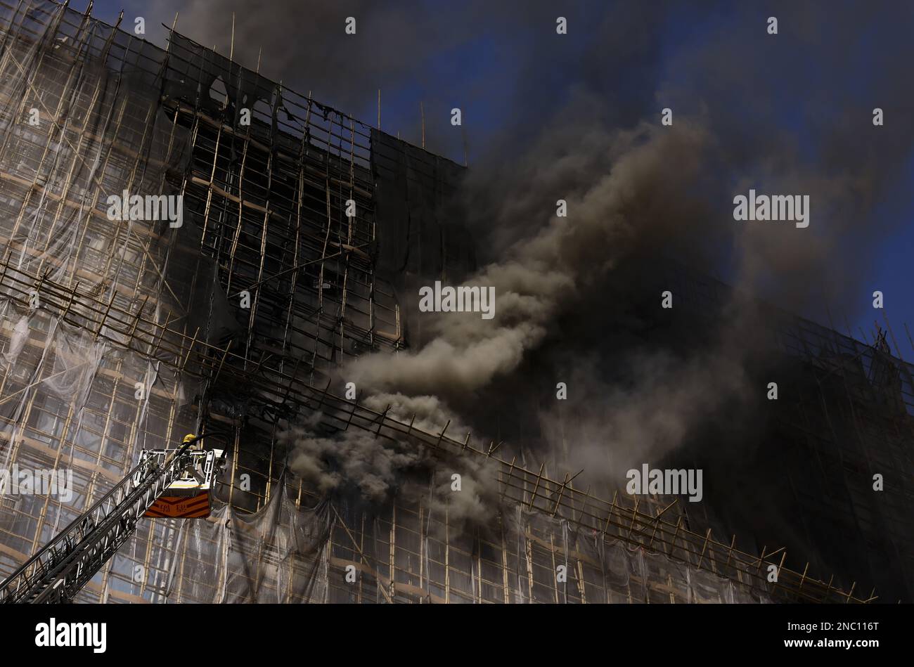 No. 3 alarm fire in Wing Hin Factory BuildingAHan Po Kong. 28JAN23 ...