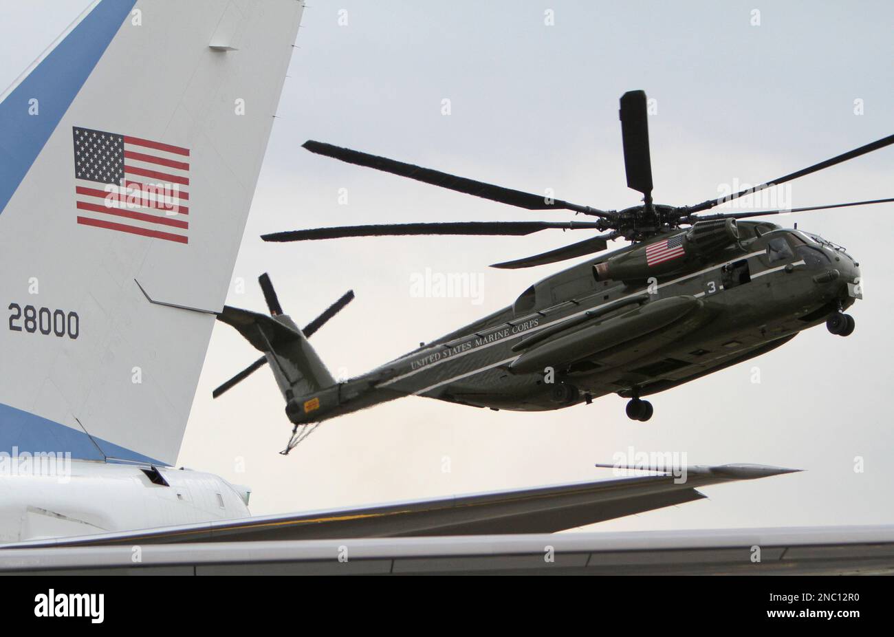 A VH-53D helicopter from the Marine Helicopter Squadron One (HMX-1 ...