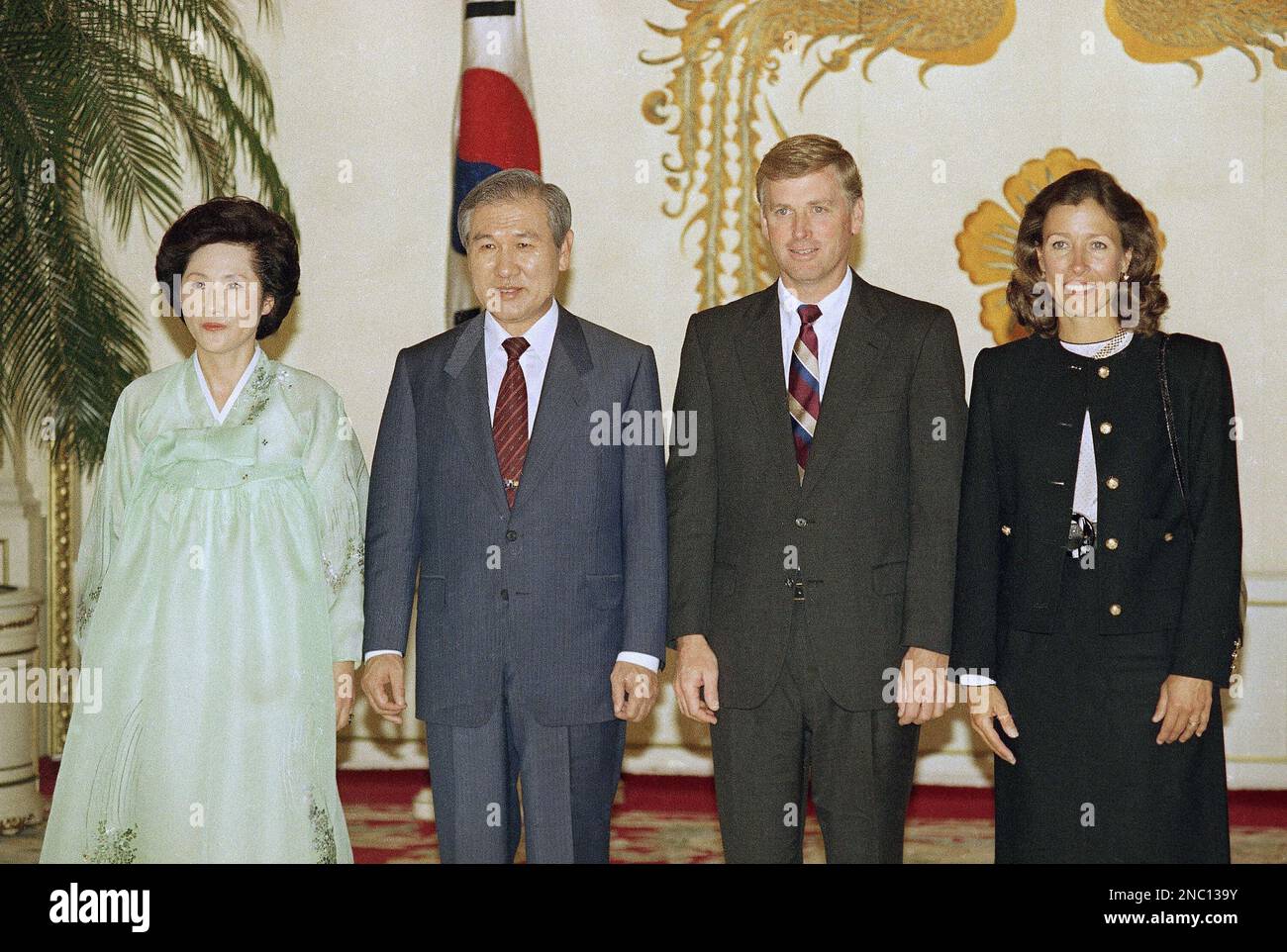 U.S. Vice President Dan Quayle, second from right, and South Korean ...