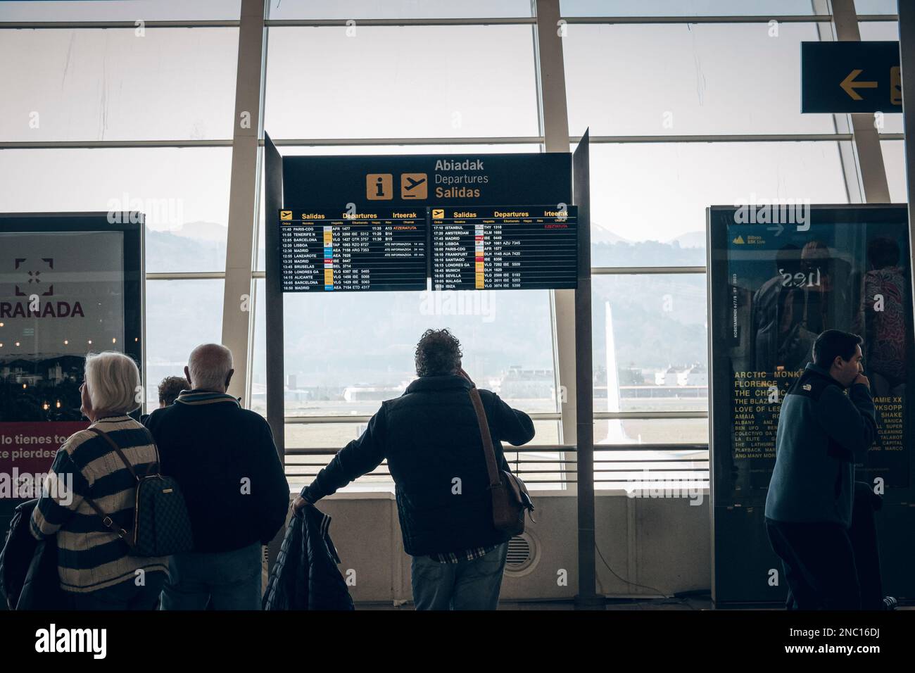 Schedules of canceled flights at airports hi-res stock photography and images - Alamy