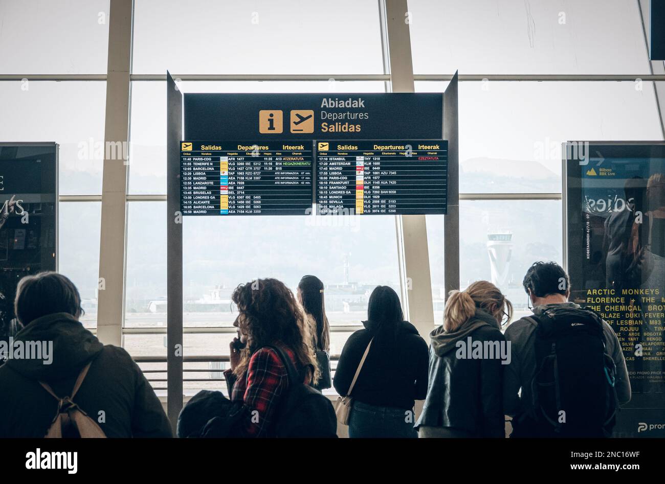 Schedules of canceled flights at airports hi-res stock photography and images - Alamy