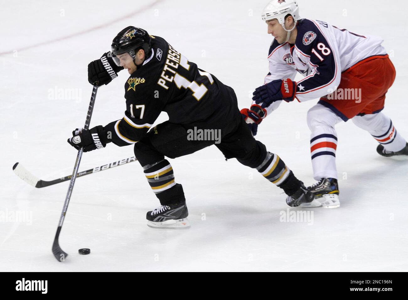 Dallas Stars center Toby Petersen (17) and Columbus Blue Jackets left ...