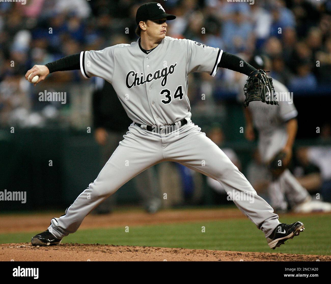 Chicago White Sox starting pitcher Gavin Floyd throws in the second ...