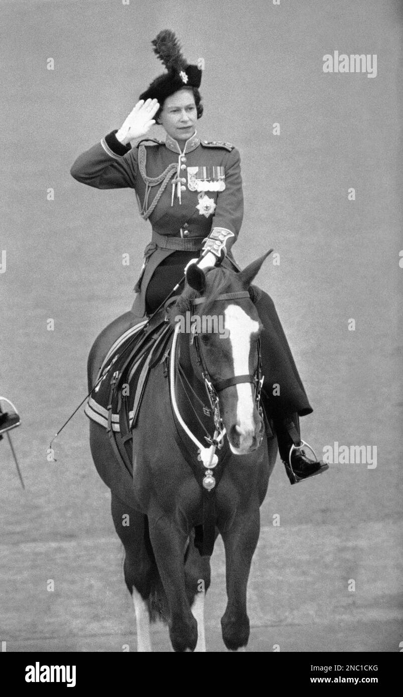 Wearing the scarlet tunic of the Grenadiers, Queen Elizabeth II takes ...