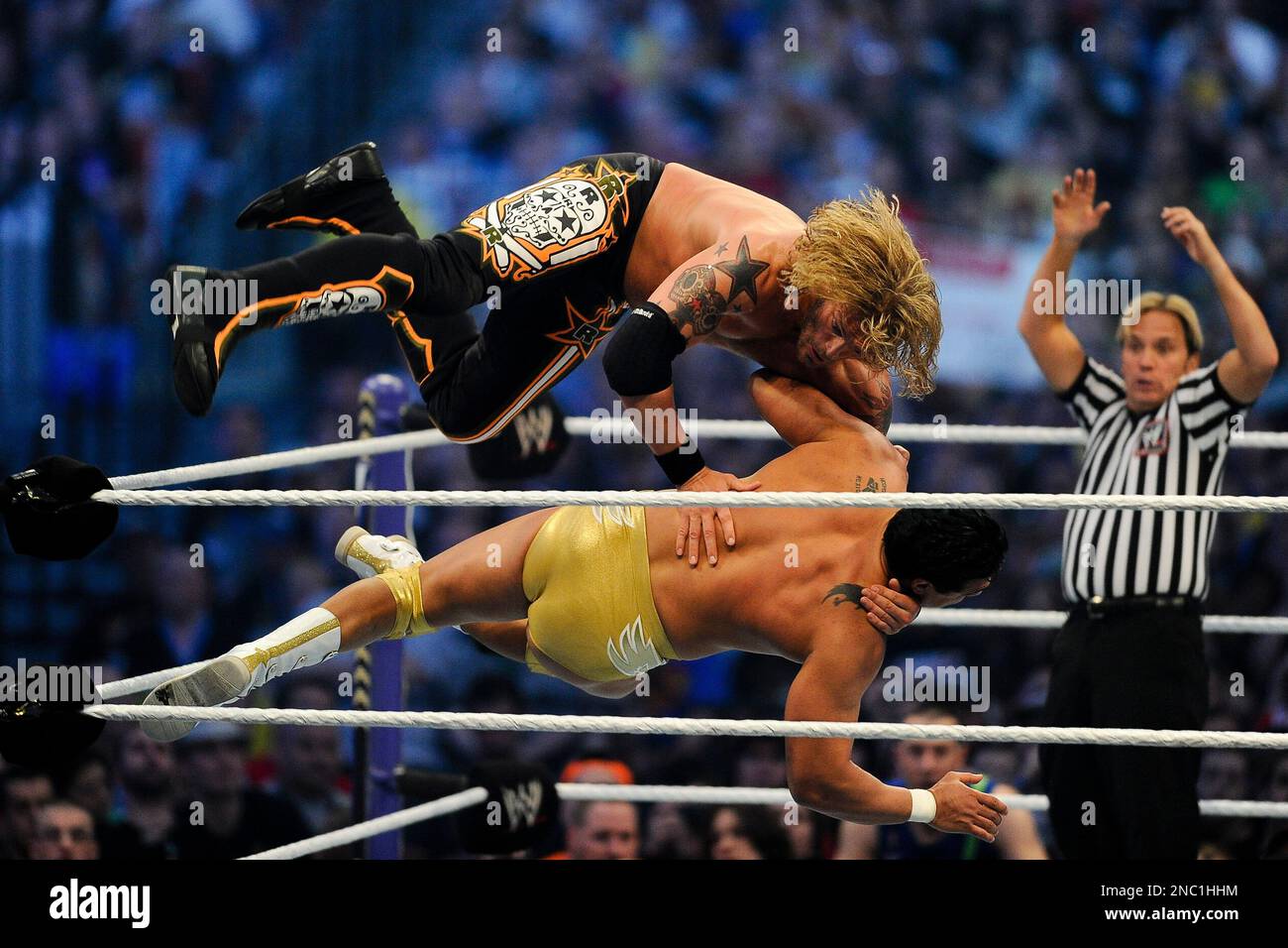 WWE Superstars Edge dives off the ropes to take down Alberto Del Rio in ...