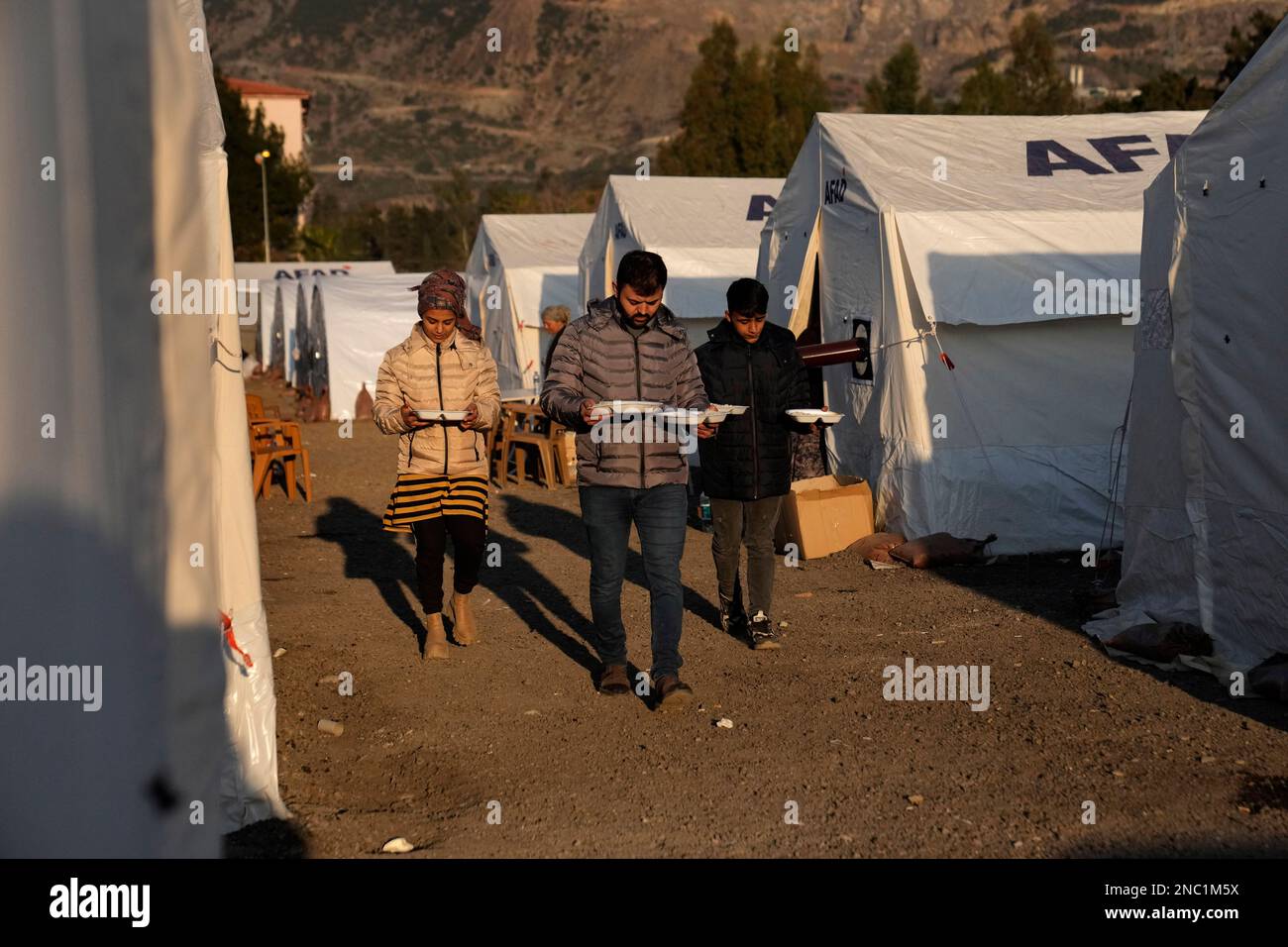 People who lost their houses in the devastating earthquake, carry their ...