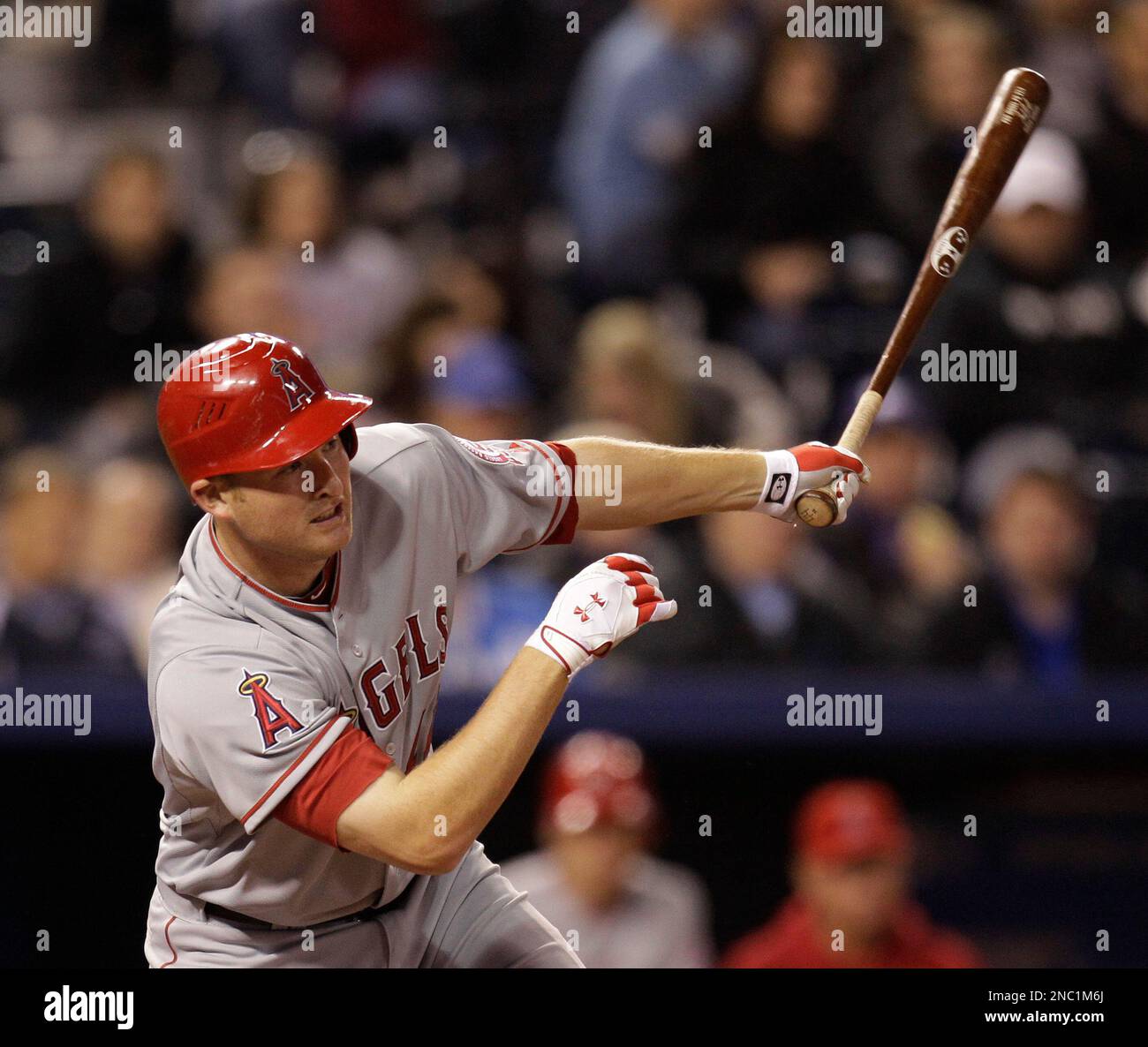 Los Angeles Angels' Mark Trumbo bats during an MLB baseball game ...
