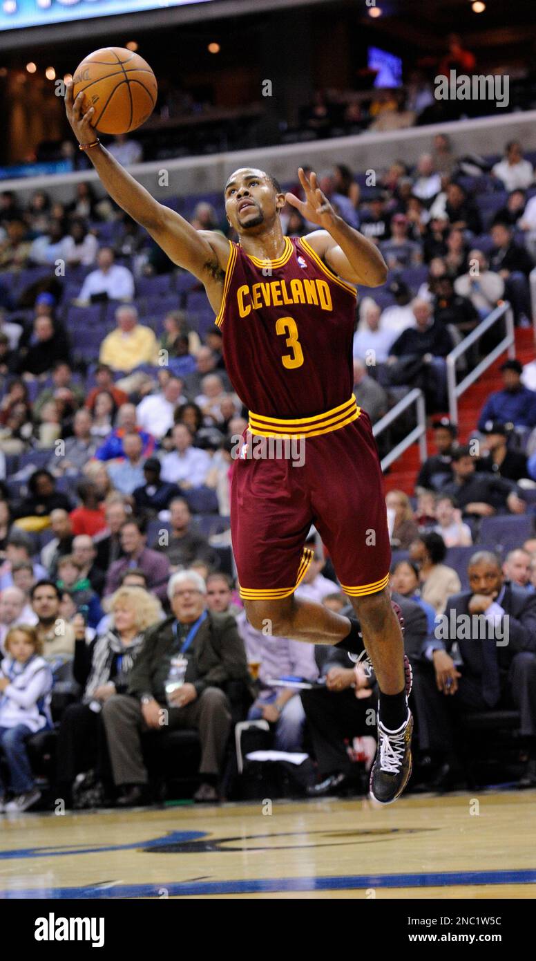 Cleveland Cavaliers point guard Ramon Sessions goes to the basket ...