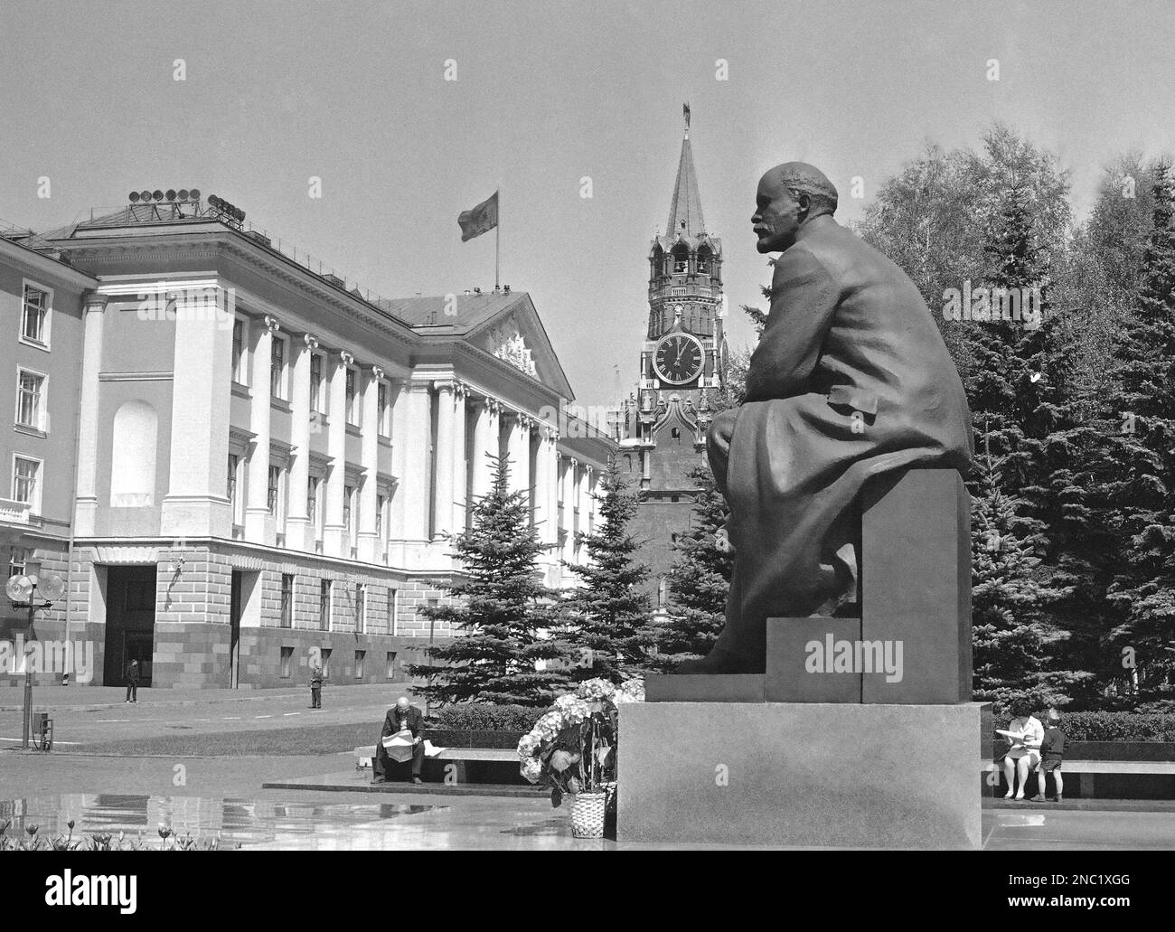 Statue of Vladimir Lenin overlooks Main Square in the Kremlin grounds ...