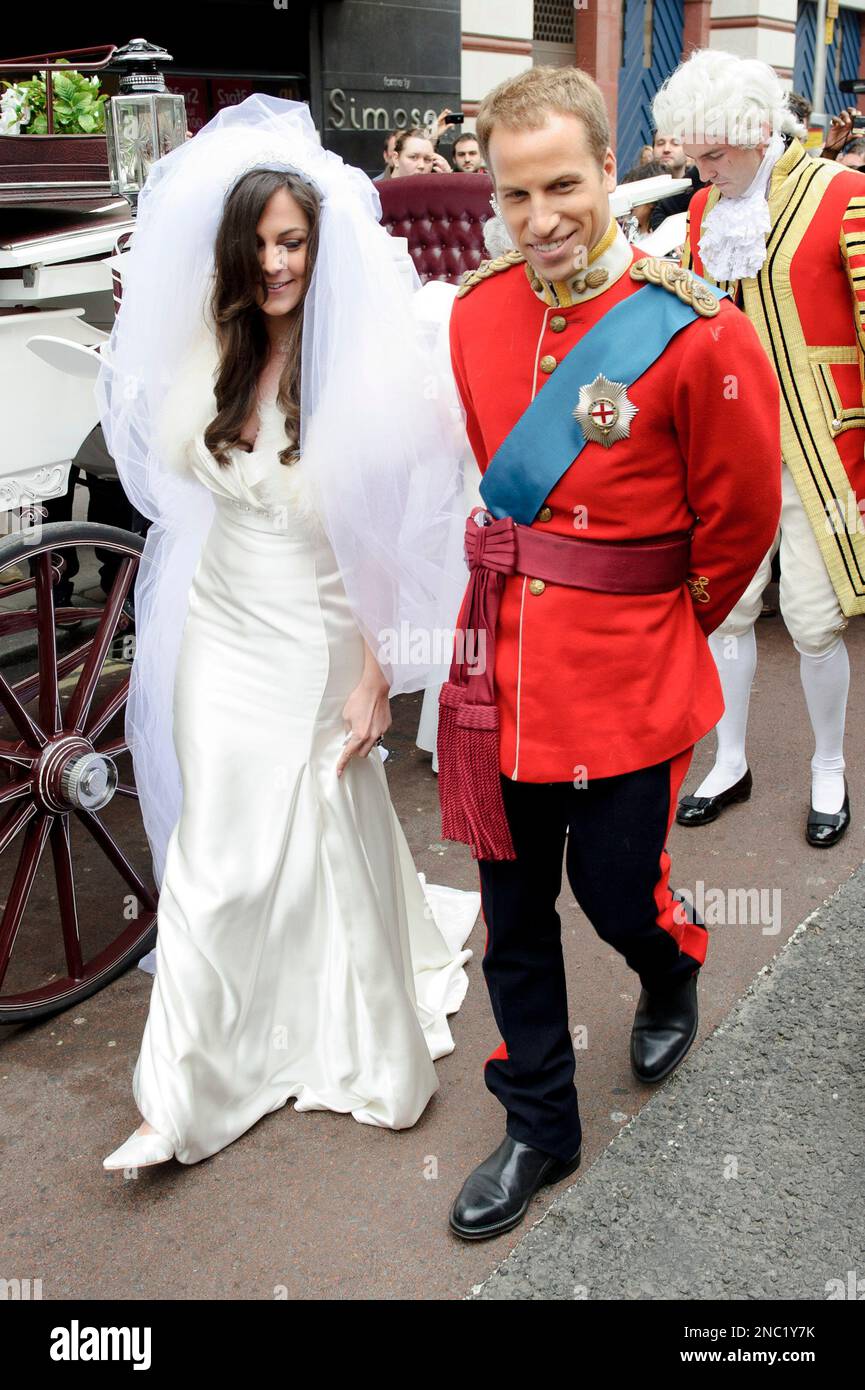 Impersonators Simon Watkinson as Prince William, left, and Jodie Bredo ...