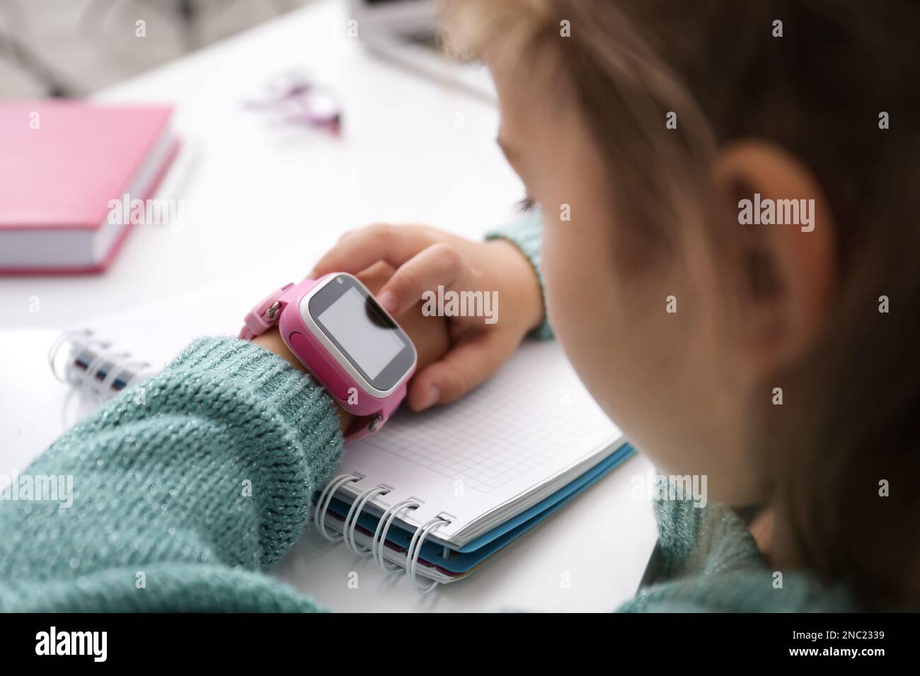 Girl stylish smart watch hi-res stock photography and images - Alamy