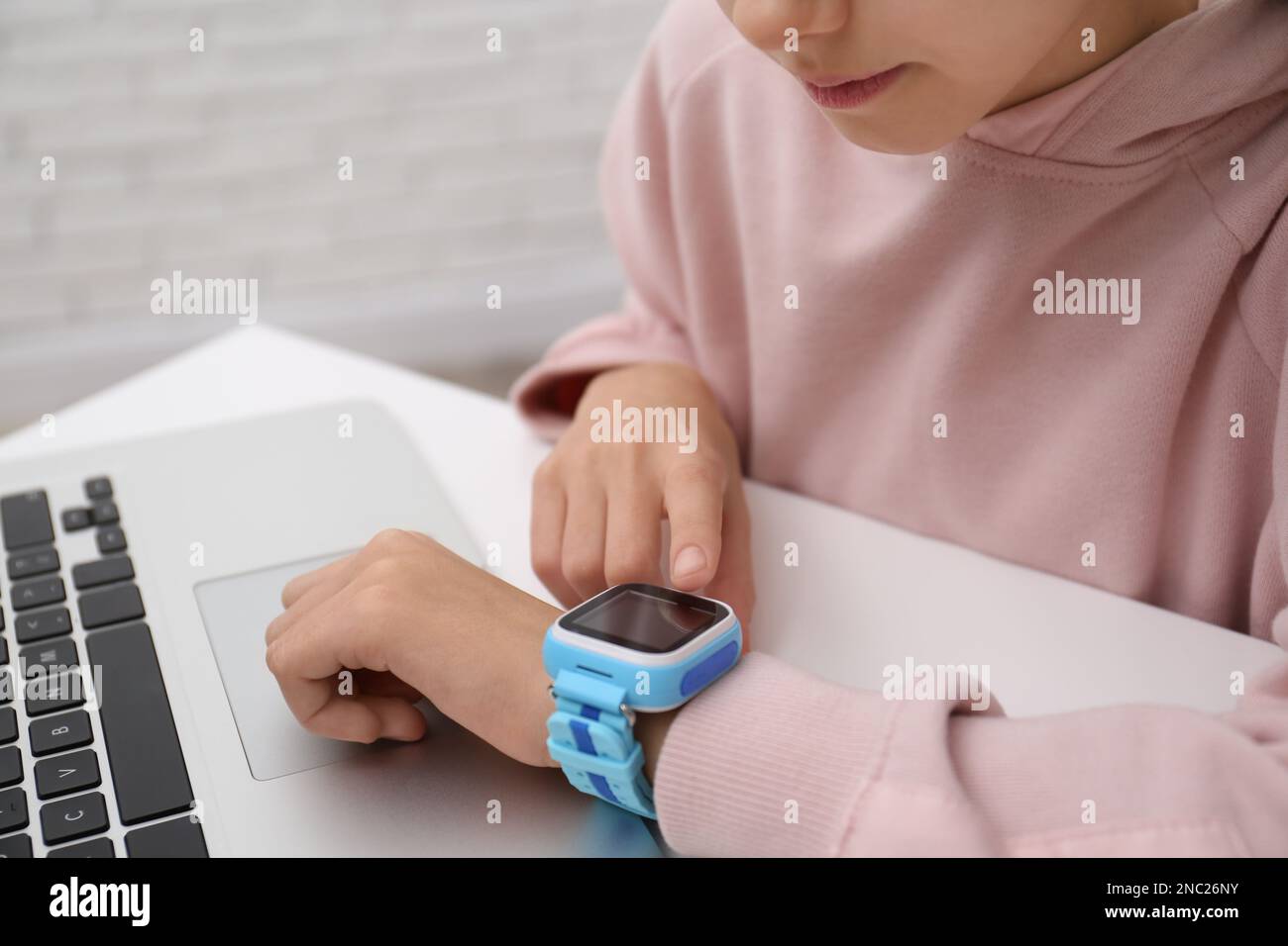Stylish modern girl checking hi-res stock photography and images - Alamy