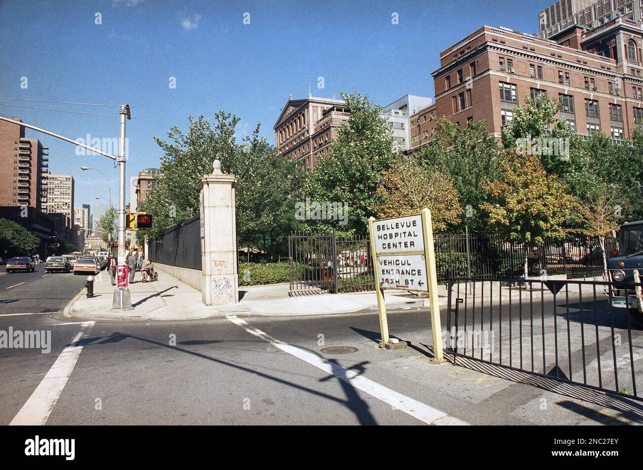 Exterior view of Bellevue Hospital in New York City in September 1986 ...