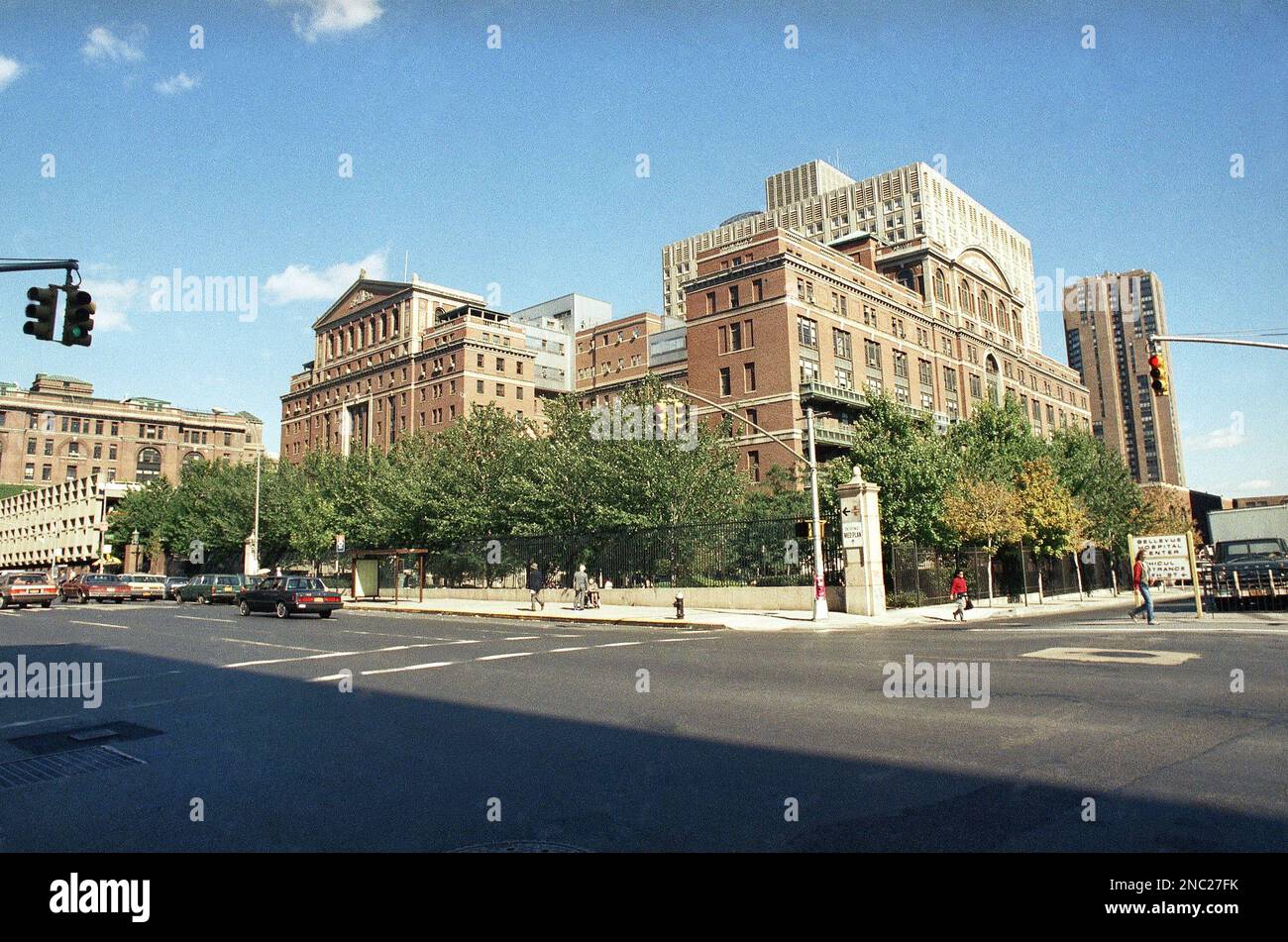 Exterior view of Bellevue Hospital in New York City in September 1986 ...