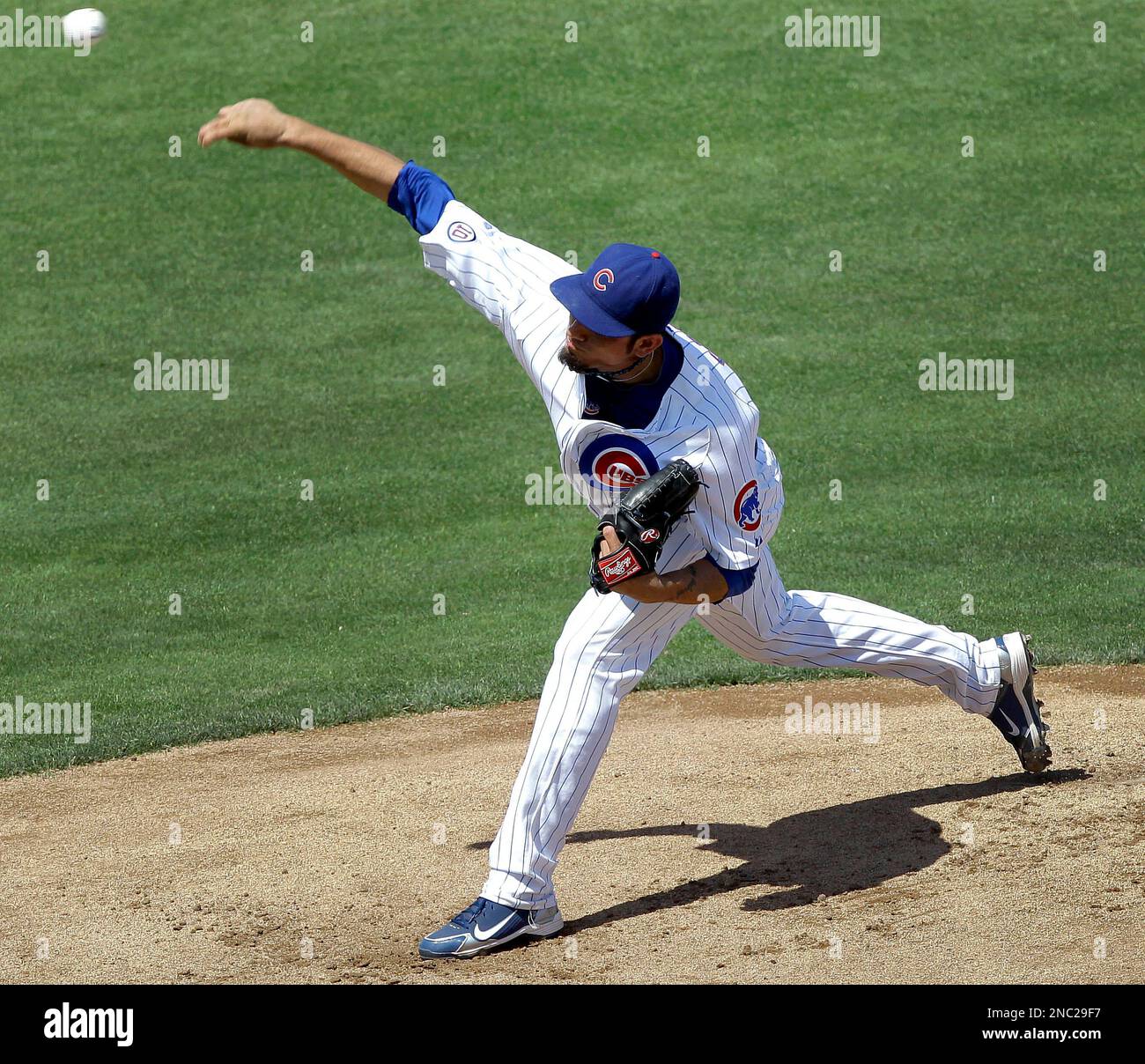 Chicago Cubs pitcher Matt Garza delivers a pitch against the Arizona ...