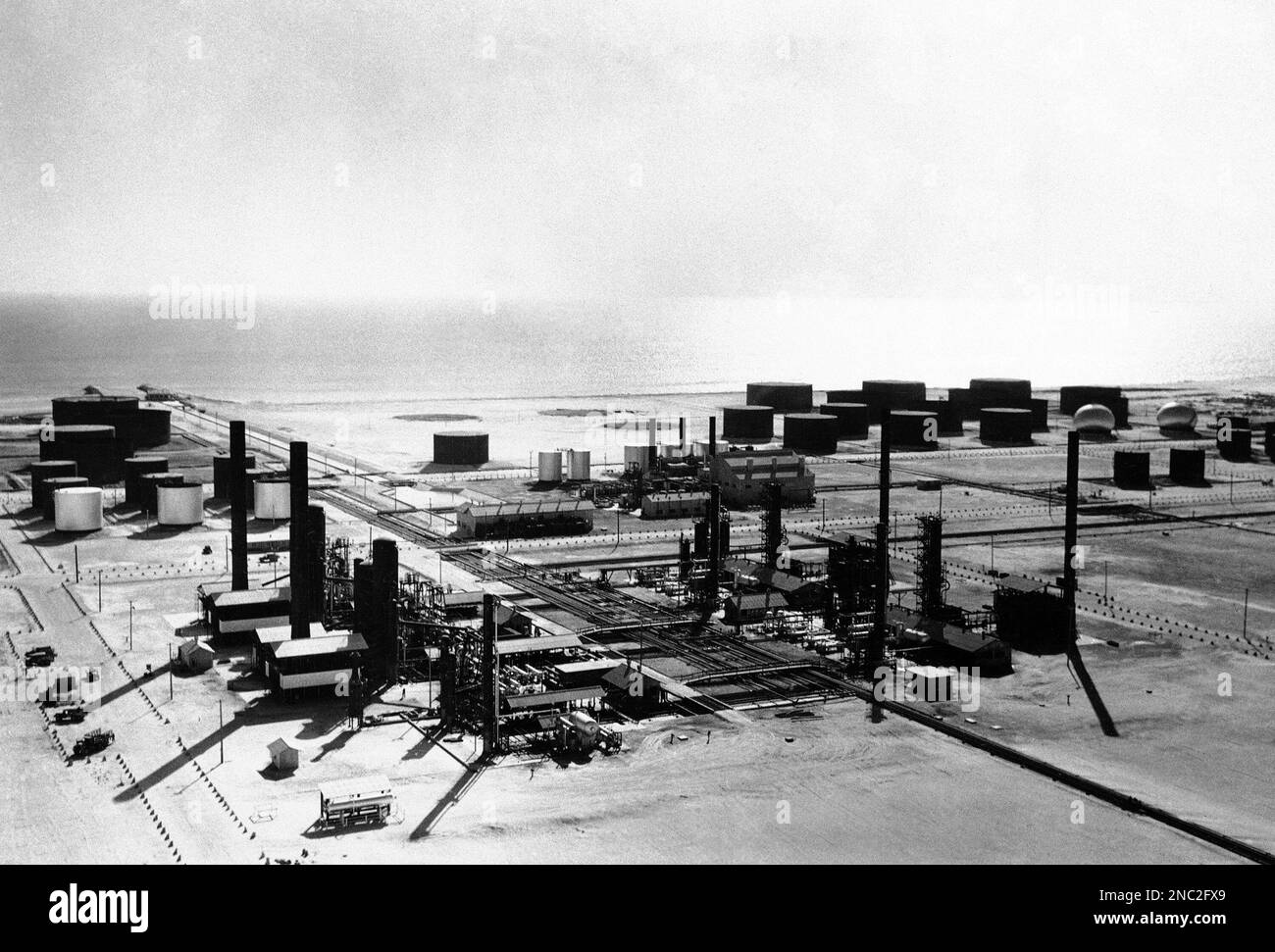 Refinery of the Arabian American oil company at Ras Tanura, along the ...