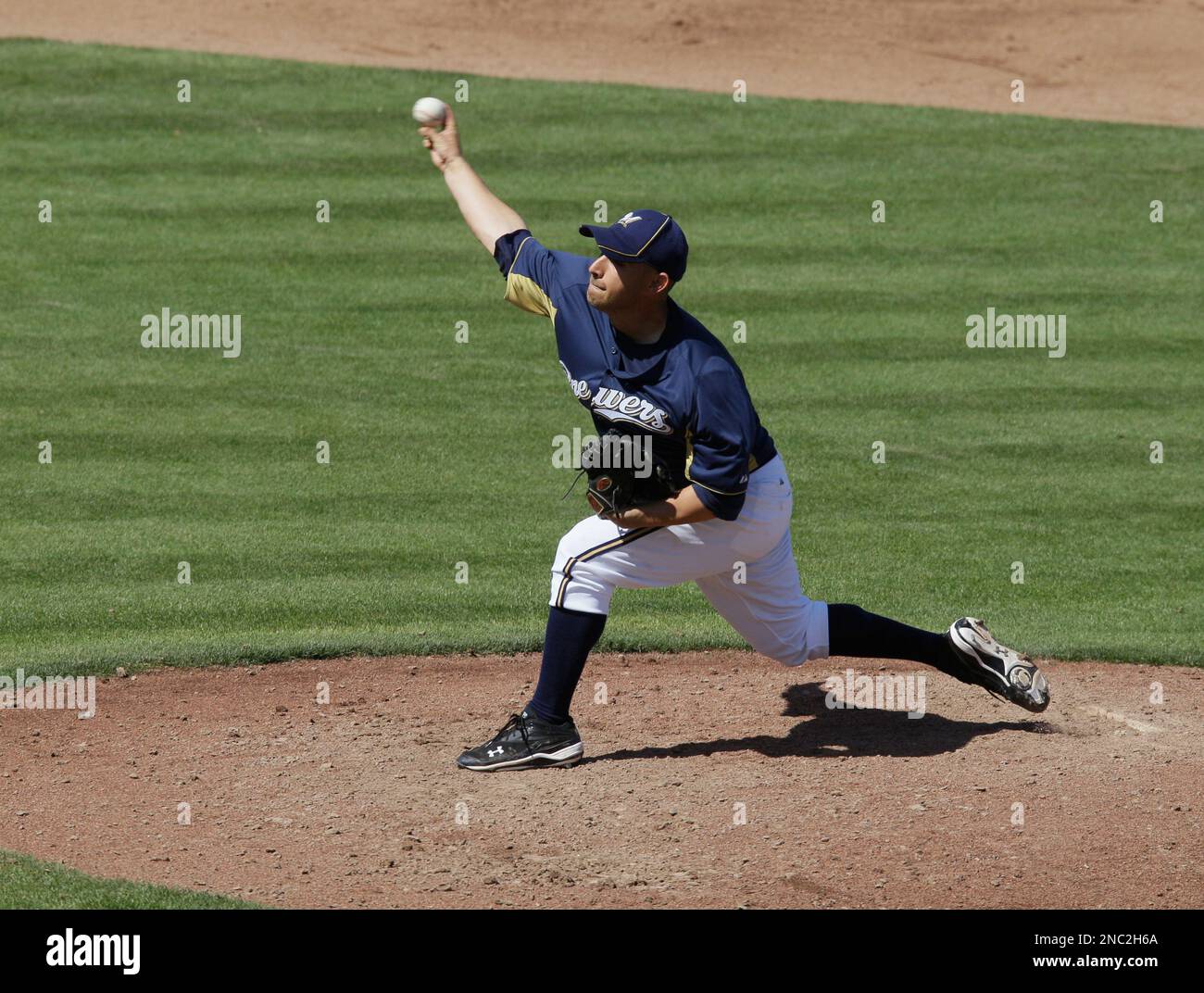 Milwaukee Brewers starting pitcher Marco Estrada throws during the ...