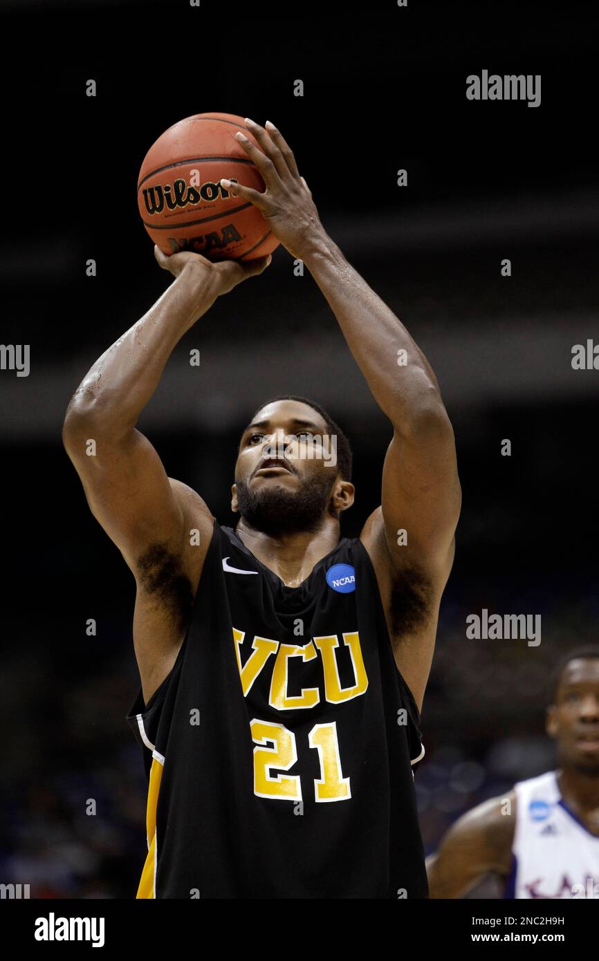 Virginia Commonwealth's Jamie Skeen shoots during the second half at ...