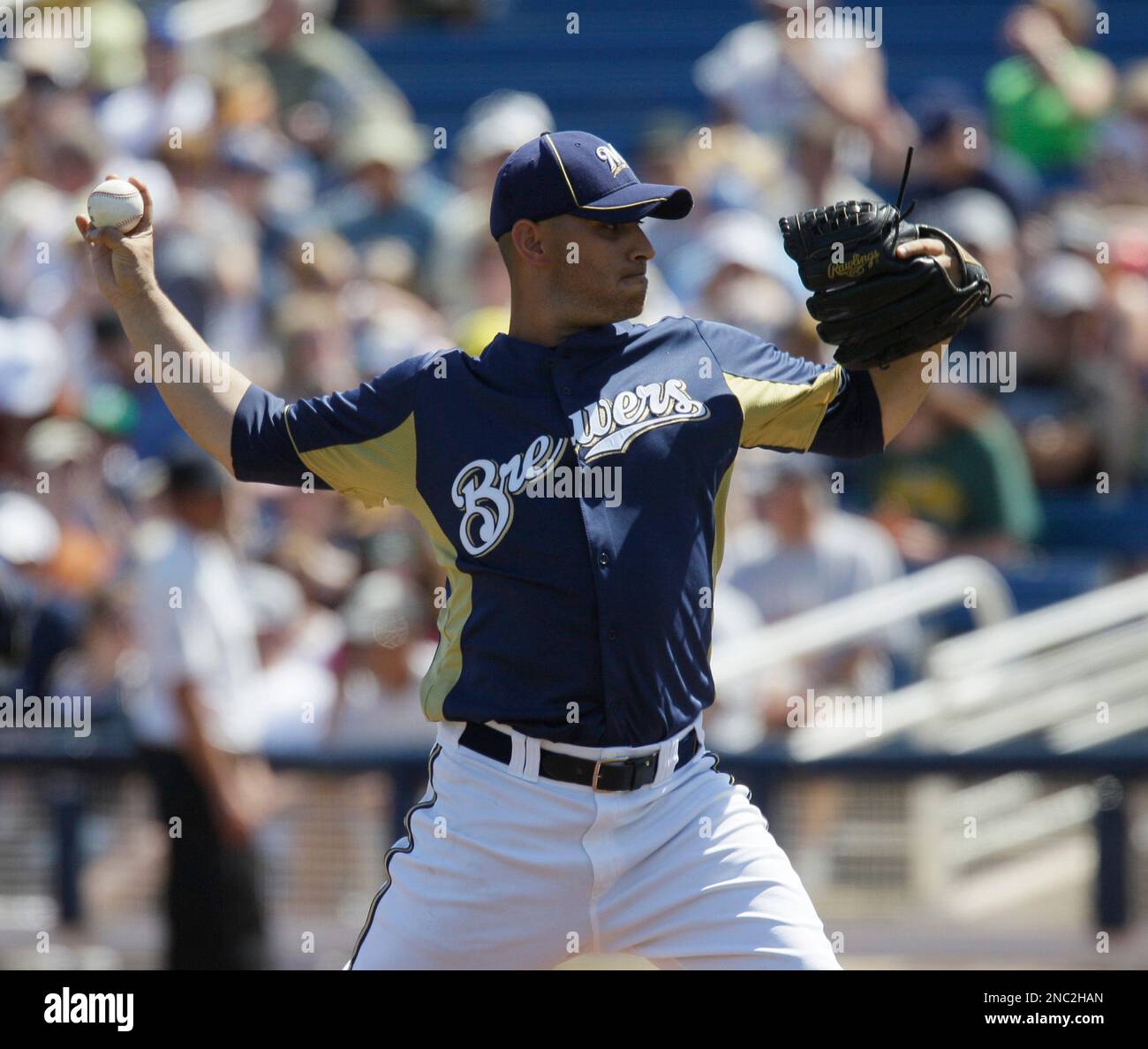 Milwaukee Brewers starting pitcher Marco Estrada throws during the ...