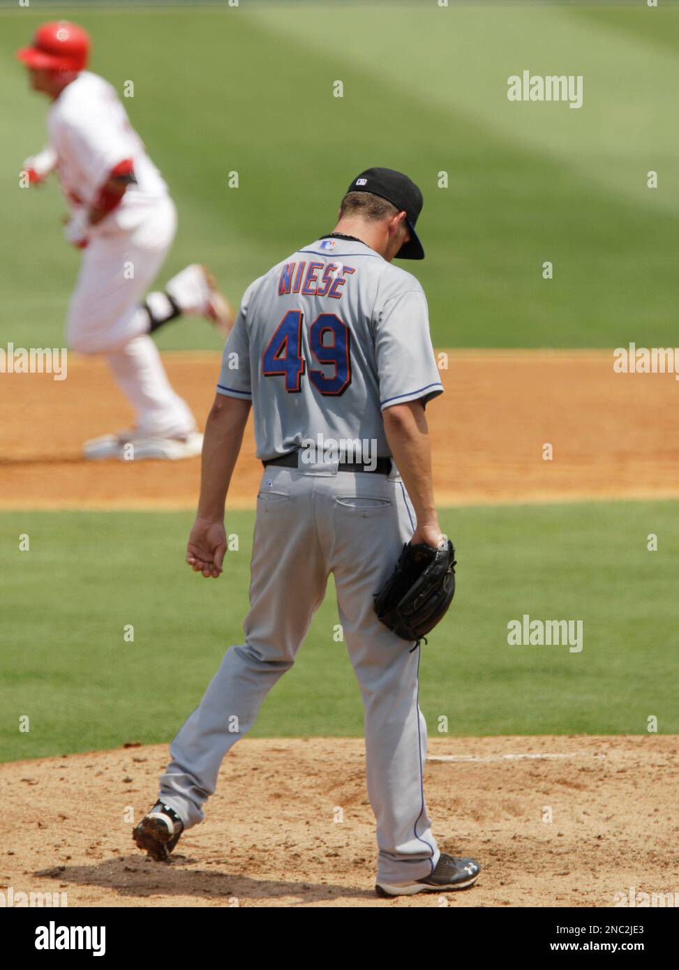 New York Mets starting pitcher Jonathon Niese (49) gives up a homerun ...