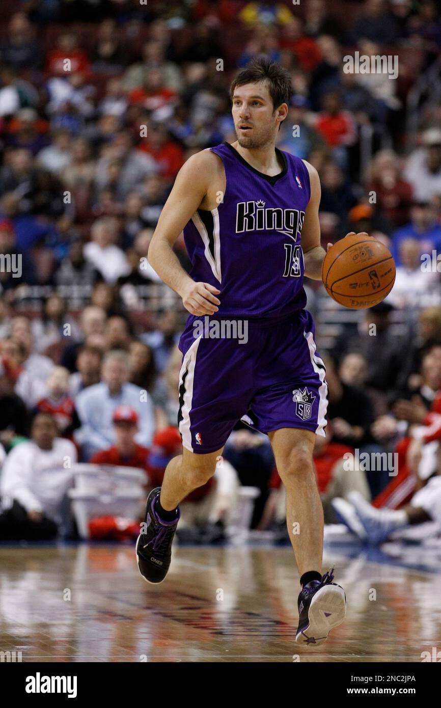 Sacramento Kings' Beno Udrih, of Slovenia, drives down the court during ...