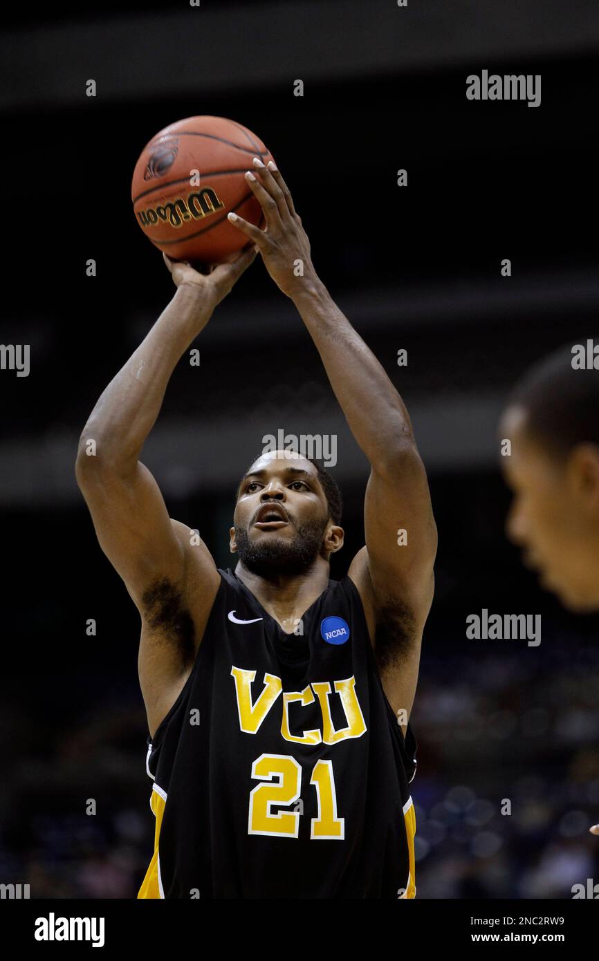 Virginia Commonwealth's Jamie Skeen shoots during the first half of a ...