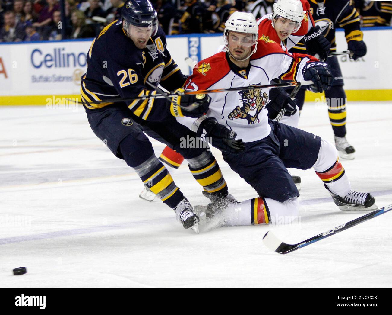 Buffalo Sabres' Thomas Vanek (26) of Austria, battles with Florida ...