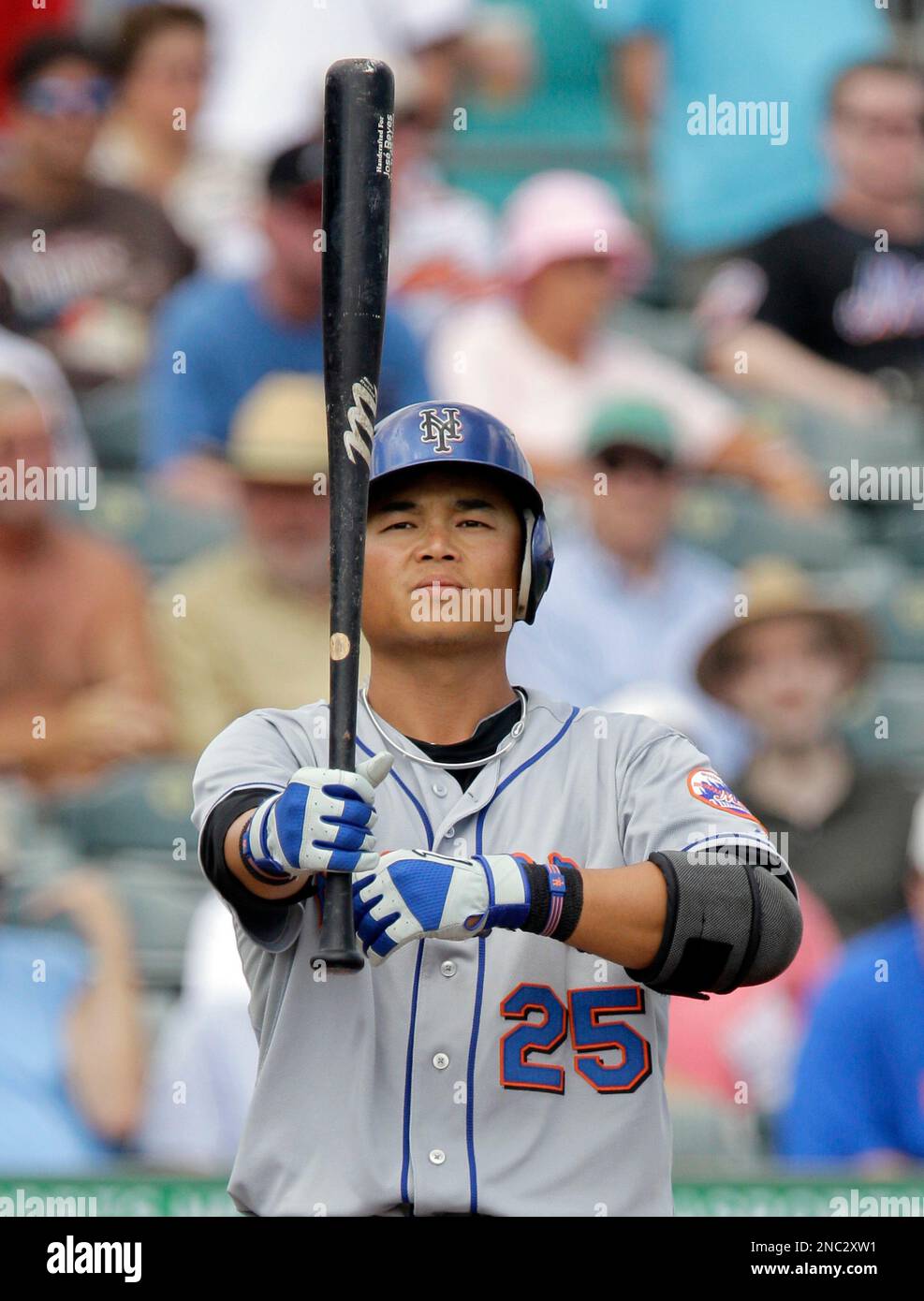 New York Mets' Chin-lung Hu (25) during a spring training baseball game ...