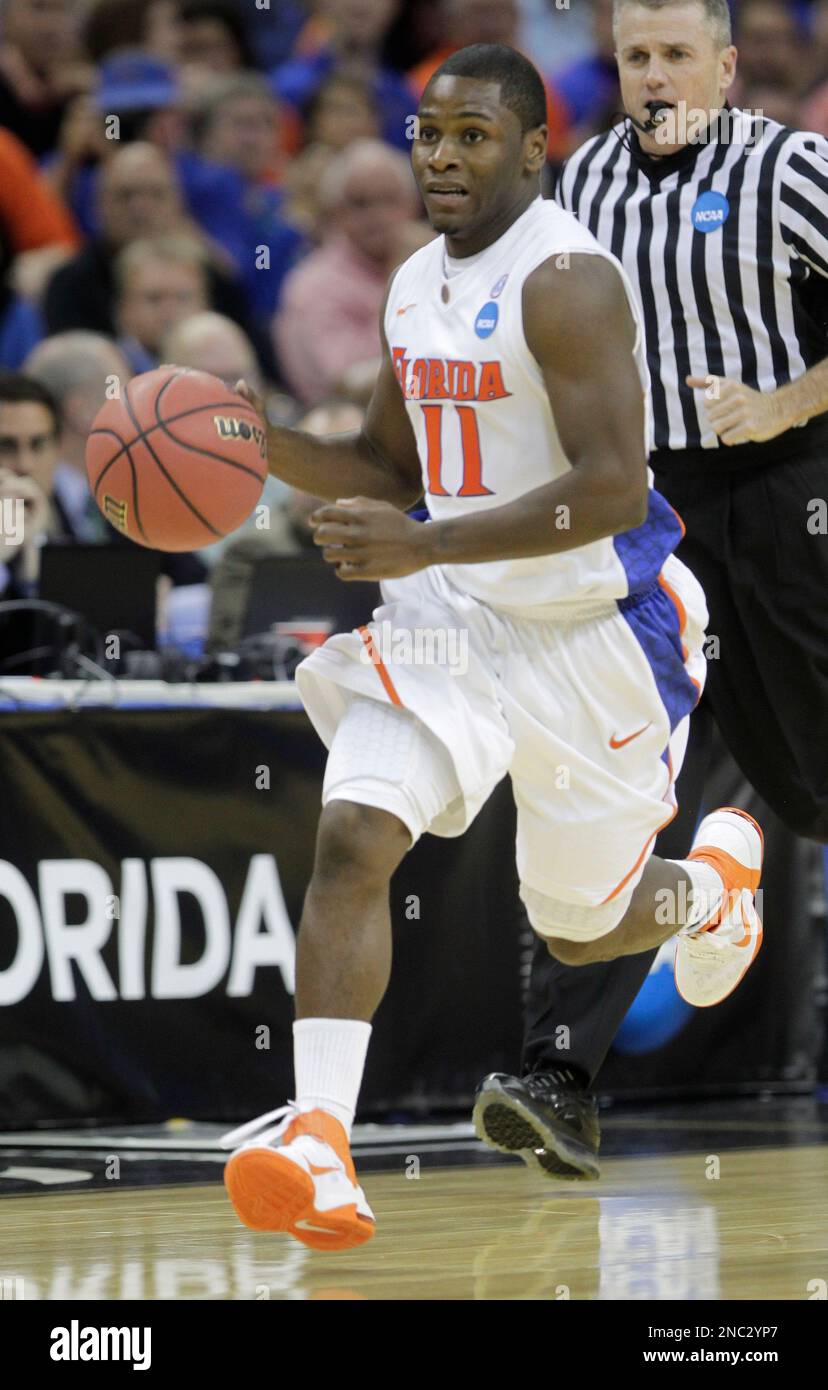 Florida Gators guard Erving Walker (11)in the first half of an NCAA ...