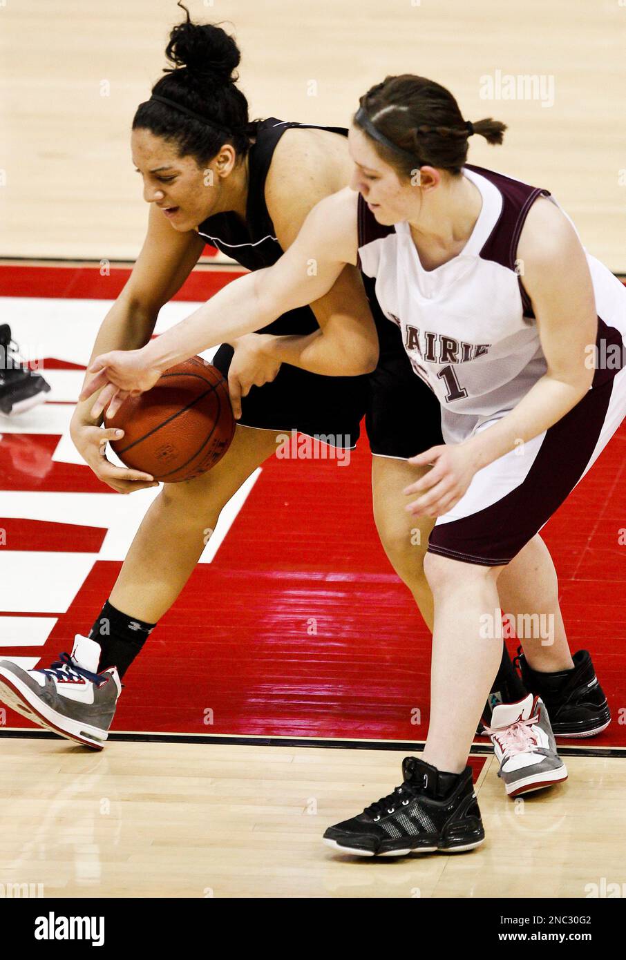 Prairie du Chien's Anne Riebe, right, reaches in on Altoona's Kayla ...