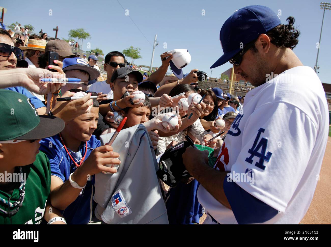 Los Angeles Dodgers' Andre Ethier signs autographs before the Dodgers ...