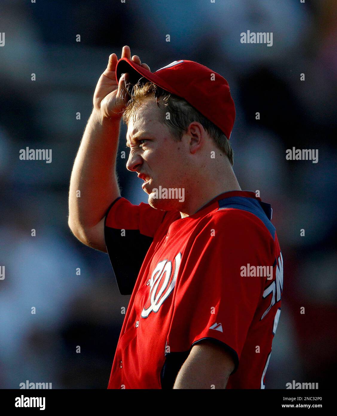 Washington Nationals pitcher Jordan Zimmermann prepares to throw a ...
