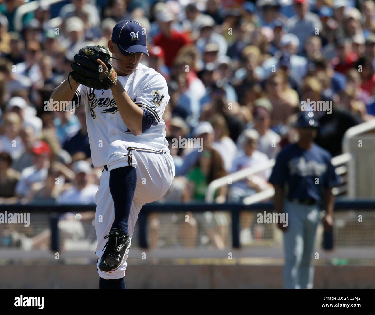 Milwaukee Brewers starting pitcher Marco Estrada throws against the San ...
