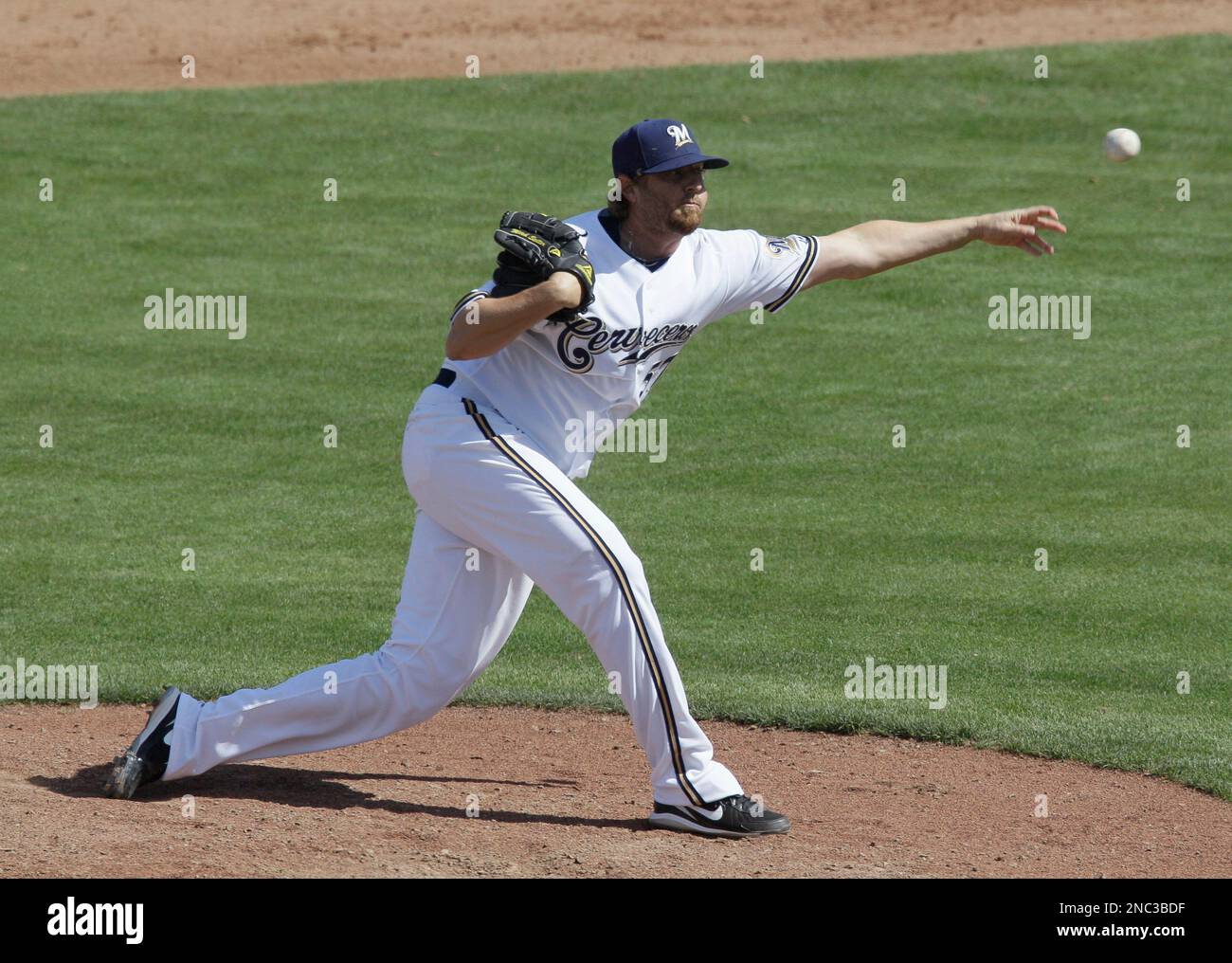 Milwaukee Brewers relief pitcher Mitch Stetter throws against the San ...